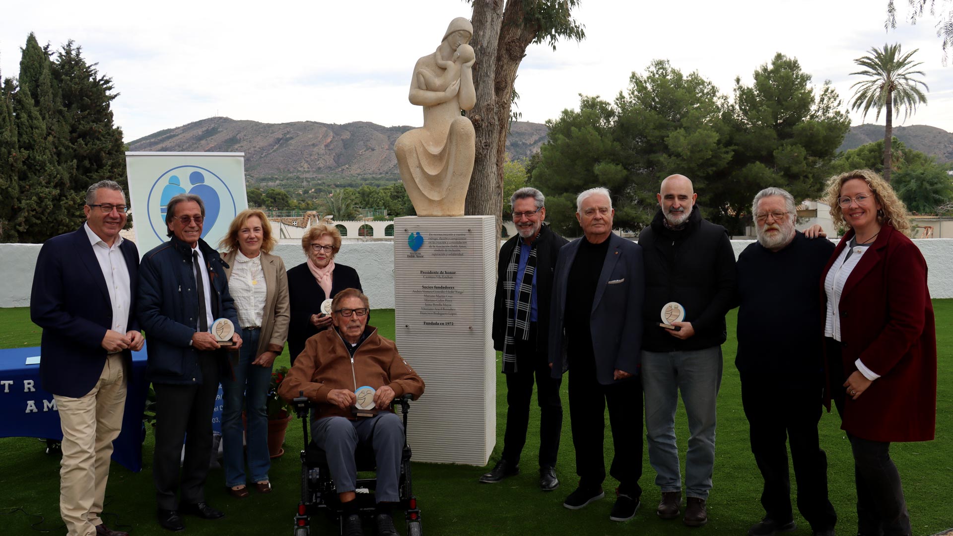 El Doble Amor homenajea a sus fundadores con el traslado de la estatua ...